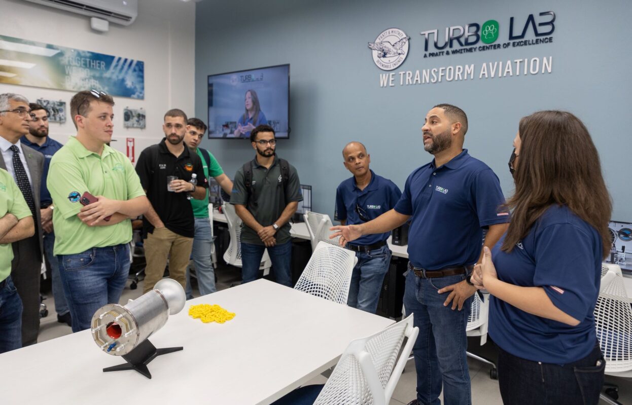 Inauguran primer centro de excelencia aeroespacial en el RUM - Nación ...