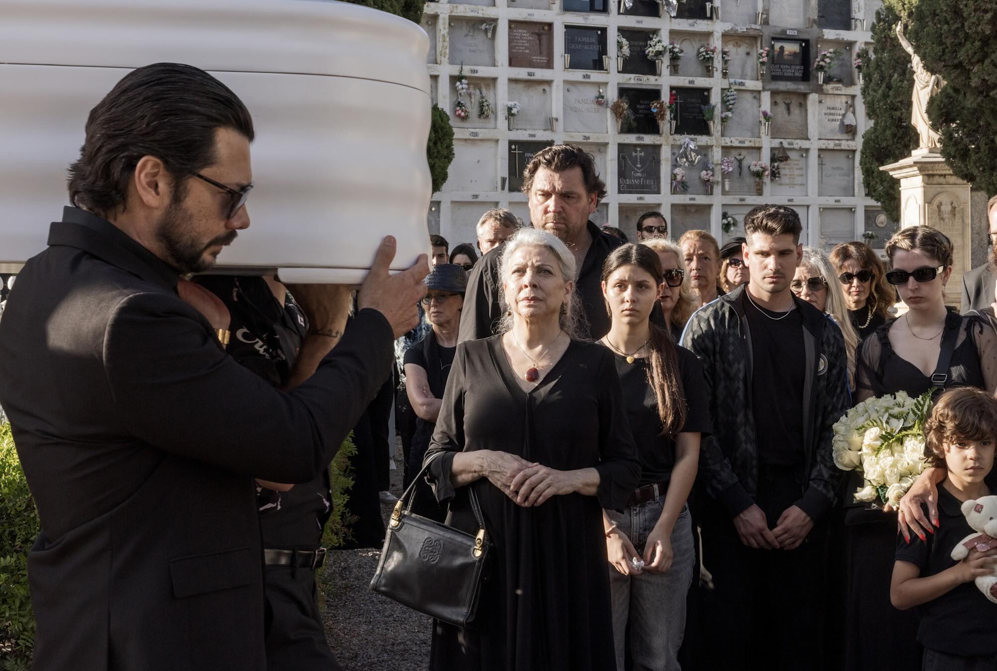 Una abuela toma venganza en la nueva miniserie de Netflix - Nación Social