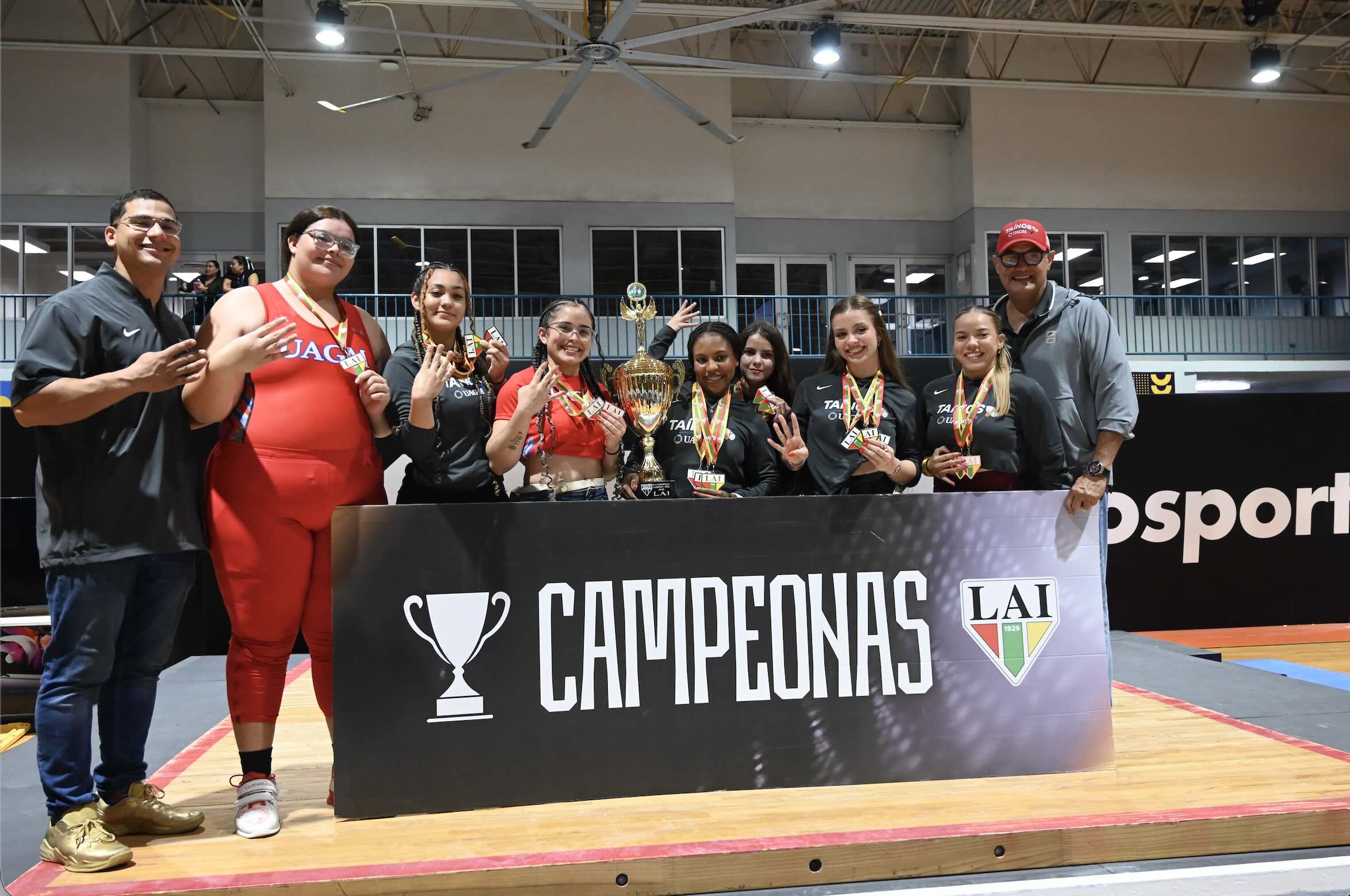 Taínas y Gallitos alzan el oro en halterofilia - Nación Social